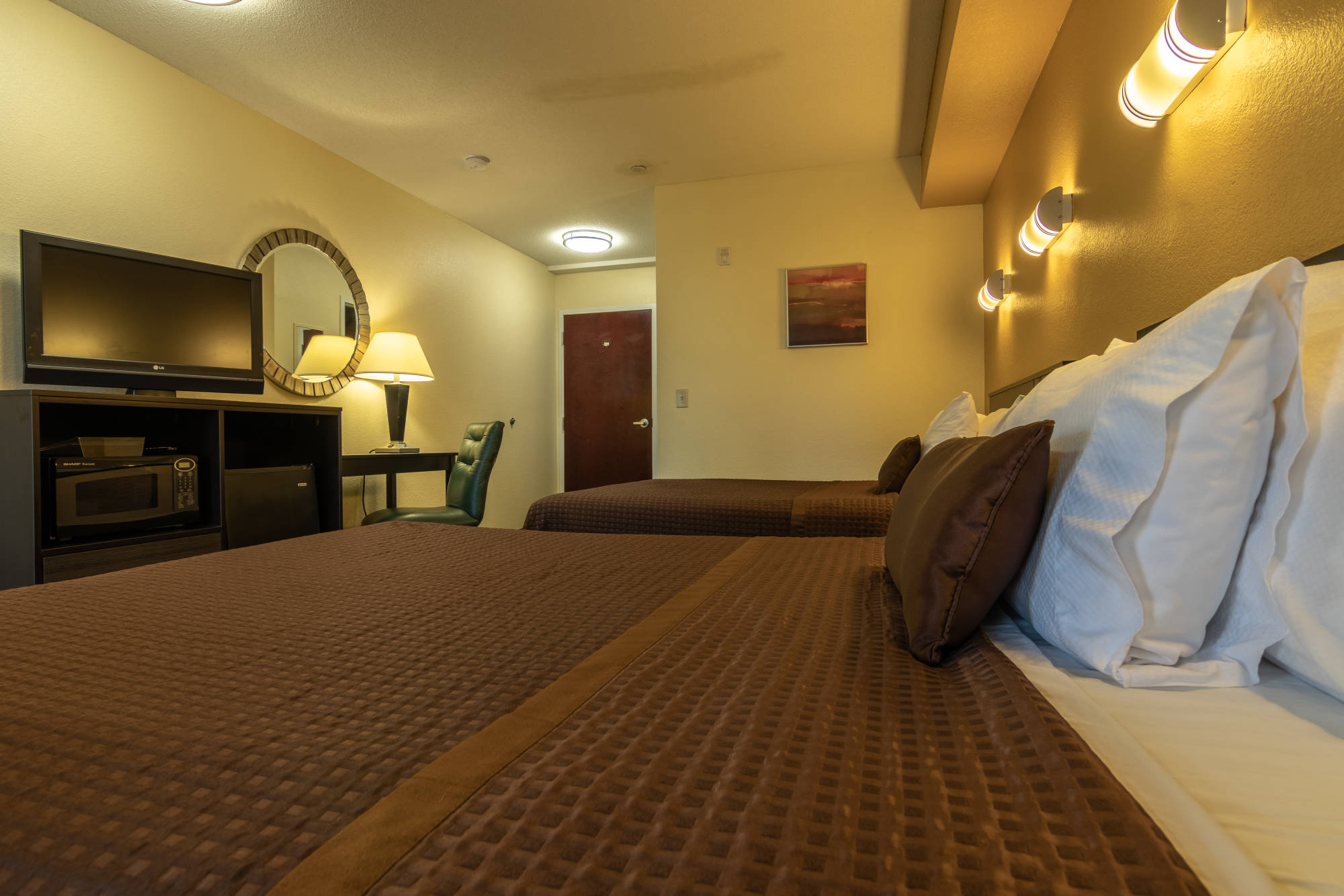 Executive Inn & Suites - Rooms